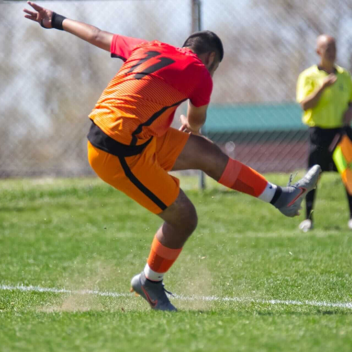 How to Punt a Soccer Ball Far: Step-by-Step Guide – Open Goaaal USA