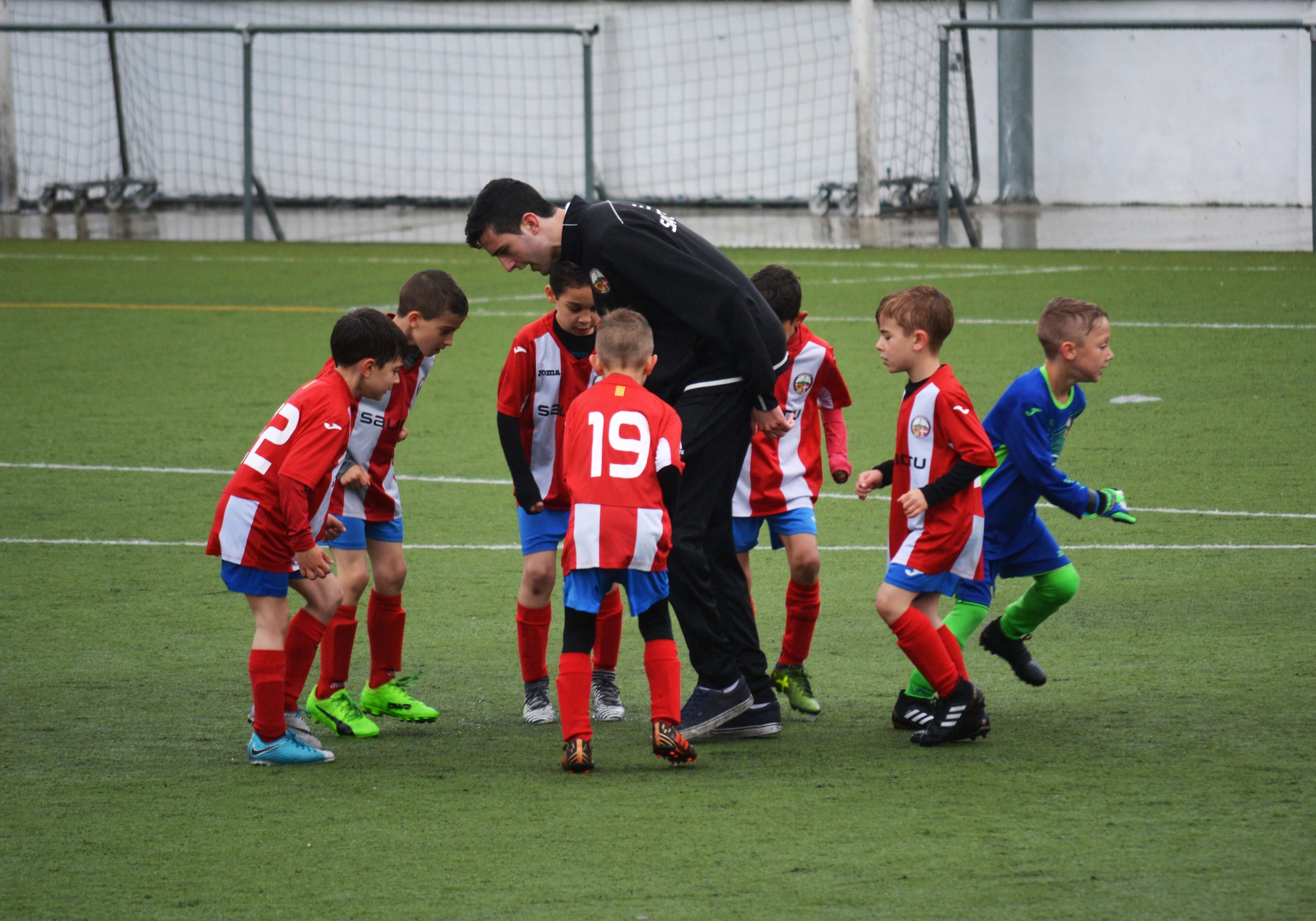 How to Play Sharks and Minnows: Soccer Drills – Open Goaaal USA